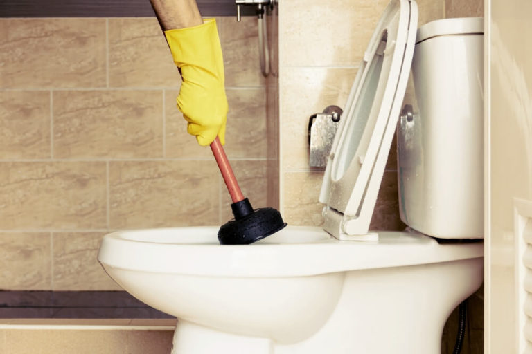 Refoulement d’égout : guide d’urgence et solutions rapides